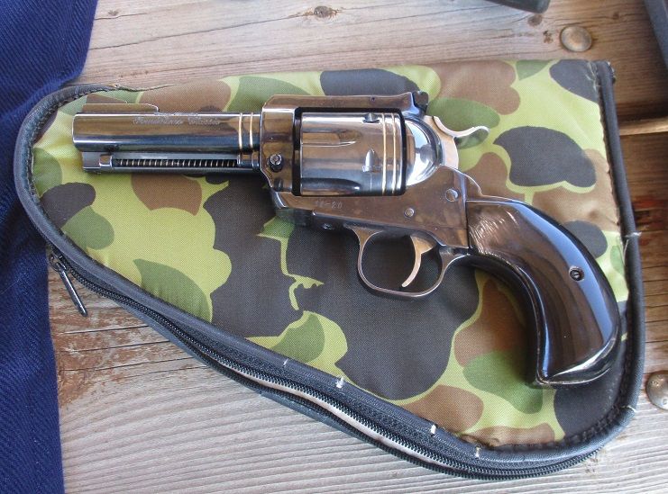 Reeder Custom Guns - At The Shootists Holiday I spot a Reeder pistol!