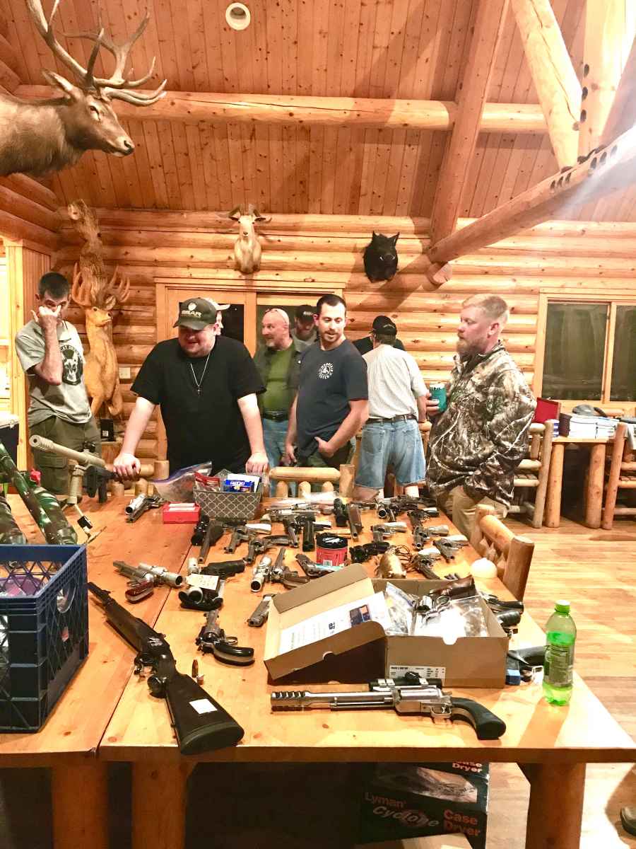 Reeder Custom Guns - General scene 1 HHC23